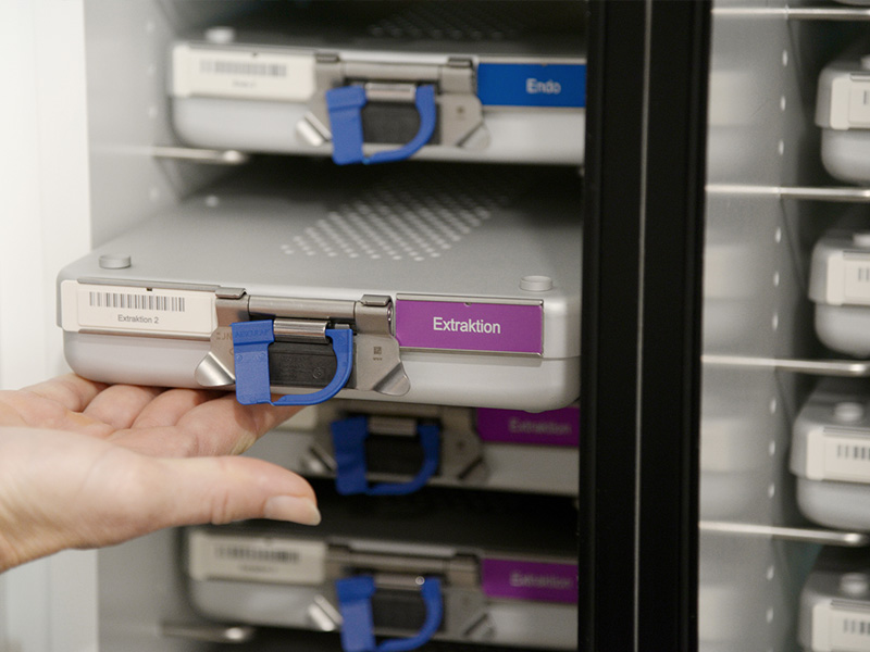 Reprocessing of dental instruments with tray system - B. Braun